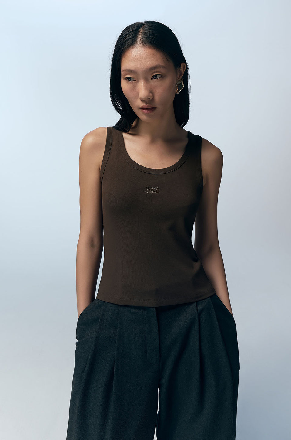 Logo Embroidery Scoop Neck Tank Top – Jaspal Official Store